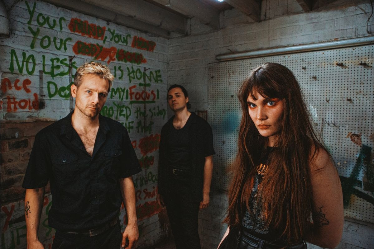 Calva Louise Walk 'Edge of the Abyss' - OriginalRock.net